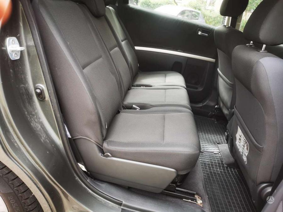 Pelēks Toyota Corolla Verso 2006 Viļņa, ar dzinēja tilpumu 1.80 L un nobraukumu 125 tūkst. km par 3550 €, foto 11 vietnē AUTOMOTO.COM.LV