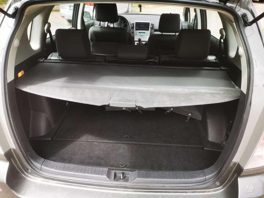 Pelēks Toyota Corolla Verso 2006 Viļņa, ar dzinēja tilpumu 1.80 L un nobraukumu 125 tūkst. km par 3550 €, foto 12 vietnē AUTOMOTO.COM.LV
