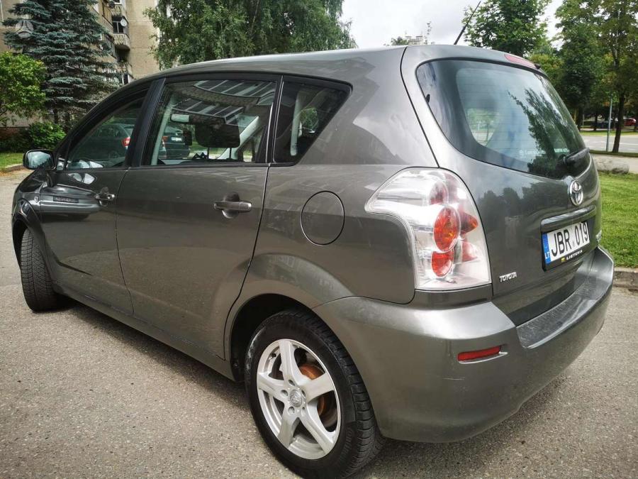 Pelēks Toyota Corolla Verso 2006 Viļņa, ar dzinēja tilpumu 1.80 L un nobraukumu 125 tūkst. km par 3550 €, foto 14 vietnē AUTOMOTO.COM.LV
