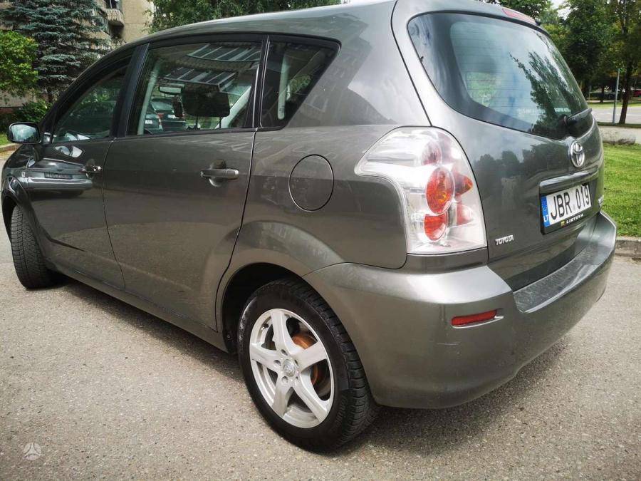 Pelēks Toyota Corolla Verso 2006 Viļņa, ar dzinēja tilpumu 1.80 L un nobraukumu 125 tūkst. km par 3550 €, foto 15 vietnē AUTOMOTO.COM.LV