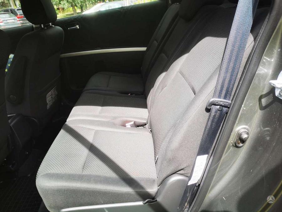 Pelēks Toyota Corolla Verso 2006 Viļņa, ar dzinēja tilpumu 1.80 L un nobraukumu 125 tūkst. km par 3550 €, foto 18 vietnē AUTOMOTO.COM.LV