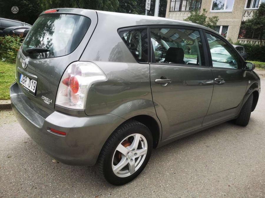 Pelēks Toyota Corolla Verso 2006 Viļņa, ar dzinēja tilpumu 1.80 L un nobraukumu 125 tūkst. km par 3550 €, foto 21 vietnē AUTOMOTO.COM.LV