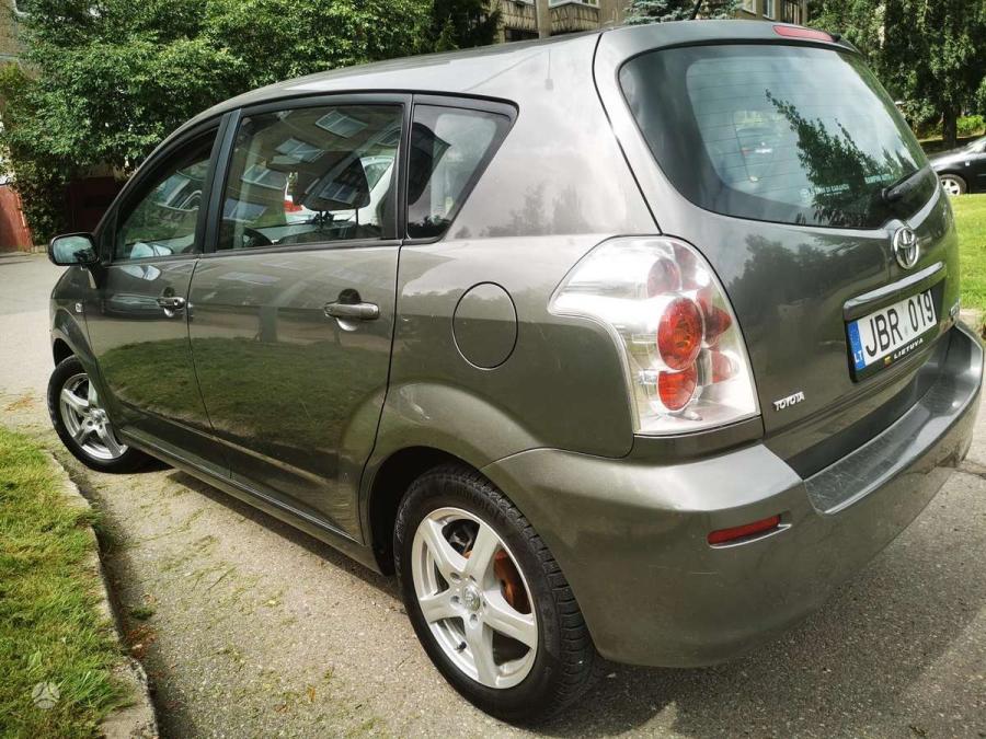 Pelēks Toyota Corolla Verso 2006 Viļņa, ar dzinēja tilpumu 1.80 L un nobraukumu 125 tūkst. km par 3550 €, foto 22 vietnē AUTOMOTO.COM.LV