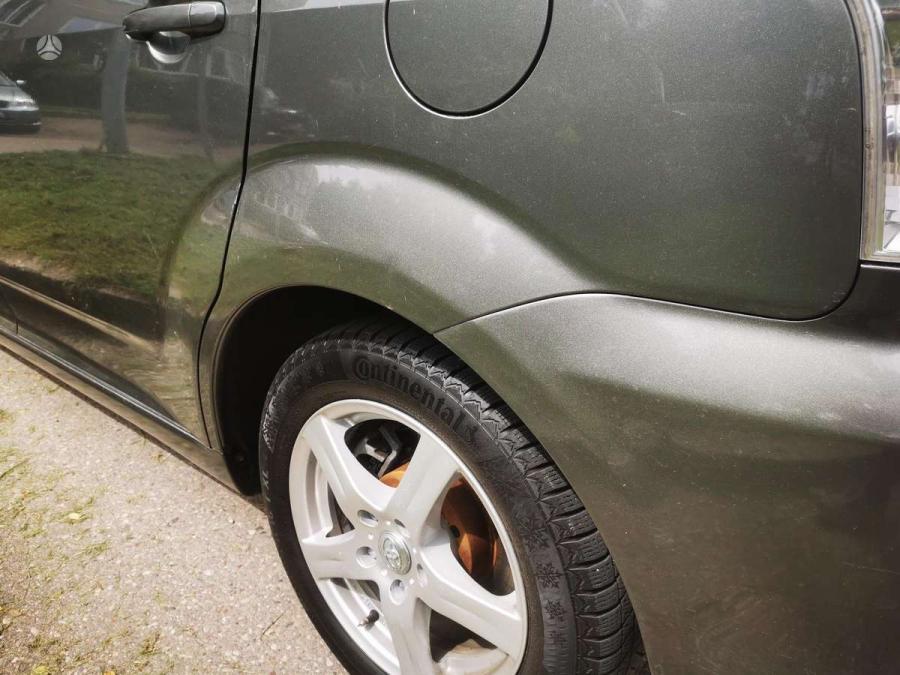 Pelēks Toyota Corolla Verso 2006 Viļņa, ar dzinēja tilpumu 1.80 L un nobraukumu 125 tūkst. km par 3550 €, foto 23 vietnē AUTOMOTO.COM.LV