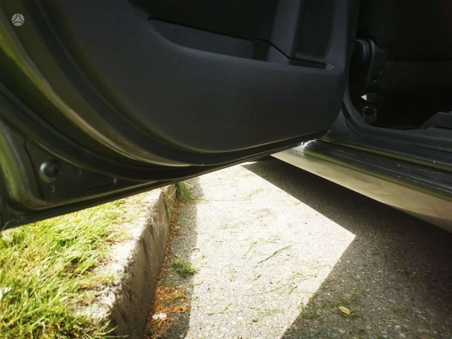 Pelēks Toyota Corolla Verso 2006 Viļņa, ar dzinēja tilpumu 1.80 L un nobraukumu 125 tūkst. km par 3550 €, foto 24 vietnē AUTOMOTO.COM.LV