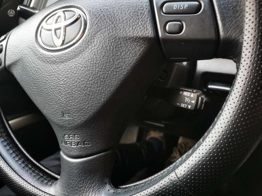 Pelēks Toyota Corolla Verso 2006 Viļņa, ar dzinēja tilpumu 1.80 L un nobraukumu 125 tūkst. km par 3550 €, foto 32 vietnē AUTOMOTO.COM.LV
