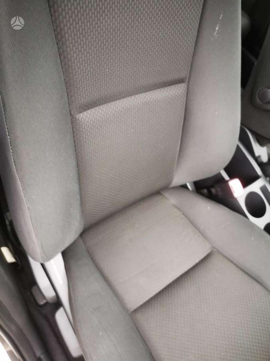 Pelēks Toyota Corolla Verso 2006 Viļņa, ar dzinēja tilpumu 1.80 L un nobraukumu 125 tūkst. km par 3550 €, foto 33 vietnē AUTOMOTO.COM.LV