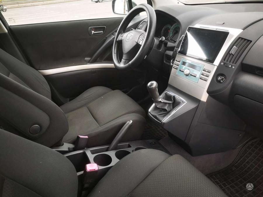 Pelēks Toyota Corolla Verso 2006 Viļņa, ar dzinēja tilpumu 1.80 L un nobraukumu 125 tūkst. km par 3550 €, foto 34 vietnē AUTOMOTO.COM.LV