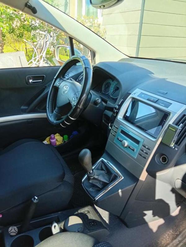 Pelēks Toyota Corolla Verso 2006 Klaipėda, ar dzinēja tilpumu 2.23 L un nobraukumu 318 tūkst. km par 1700 €, foto 1 vietnē AUTOMOTO.COM.LV