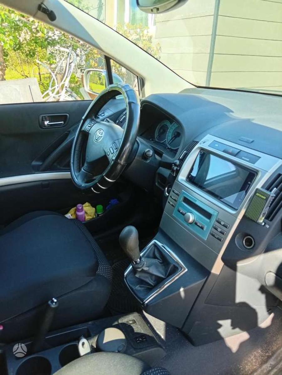 Pelēks Toyota Corolla Verso 2006 Klaipėda, ar dzinēja tilpumu 2.23 L un nobraukumu 318 tūkst. km par 1700 €, foto 1 vietnē AUTOMOTO.COM.LV