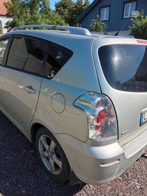 Pelēks Toyota Corolla Verso 2006 Klaipėda, ar dzinēja tilpumu 2.23 L un nobraukumu 318 tūkst. km par 1700 €, foto 4 vietnē AUTOMOTO.COM.LV