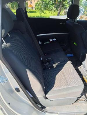 Pelēks Toyota Corolla Verso 2006 Klaipėda, ar dzinēja tilpumu 2.23 L un nobraukumu 318 tūkst. km par 1700 €, foto 7 vietnē AUTOMOTO.COM.LV