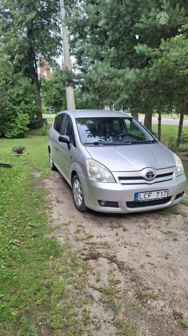 Pelēks Toyota Corolla Verso 2006 Jonava, ar dzinēja tilpumu 2.23 L un nobraukumu 297 tūkst. km par 2000 €, foto 1 vietnē AUTOMOTO.COM.LV