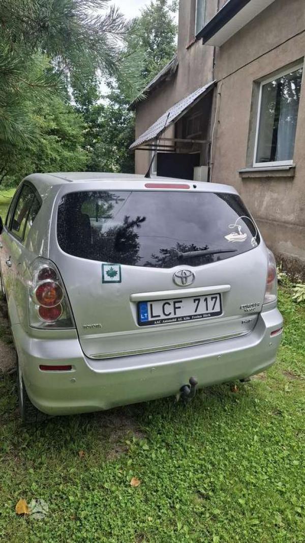 Pelēks Toyota Corolla Verso 2006 Jonava, ar dzinēja tilpumu 2.23 L un nobraukumu 297 tūkst. km par 2000 €, foto 4 vietnē AUTOMOTO.COM.LV