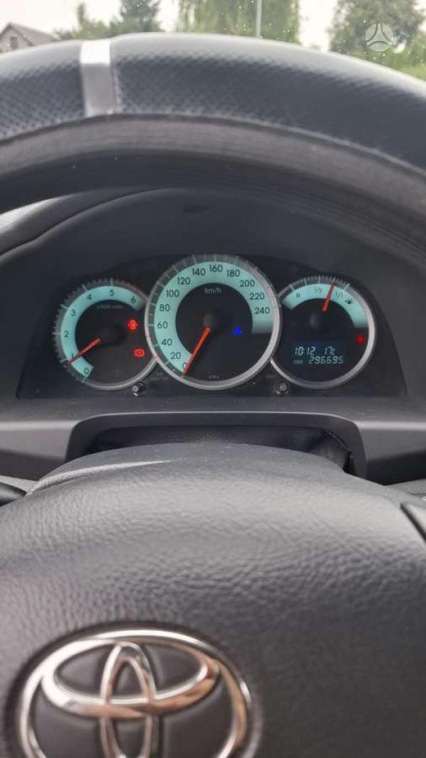 Pelēks Toyota Corolla Verso 2006 Jonava, ar dzinēja tilpumu 2.23 L un nobraukumu 297 tūkst. km par 2000 €, foto 9 vietnē AUTOMOTO.COM.LV