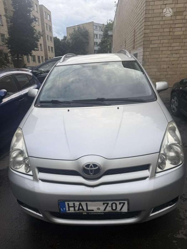 Pelēks Toyota Corolla Verso 2006 Viļņa, ar dzinēja tilpumu 2.23 L un nobraukumu 245 tūkst. km par 2300 €, foto 2 vietnē AUTOMOTO.COM.LV