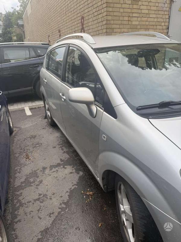 Pelēks Toyota Corolla Verso 2006 Viļņa, ar dzinēja tilpumu 2.23 L un nobraukumu 245 tūkst. km par 2300 €, foto 3 vietnē AUTOMOTO.COM.LV