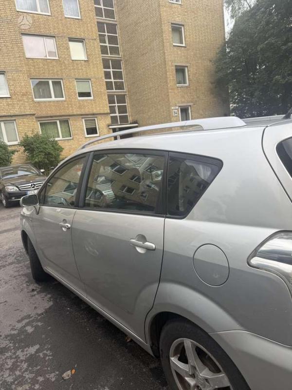 Pelēks Toyota Corolla Verso 2006 Viļņa, ar dzinēja tilpumu 2.23 L un nobraukumu 245 tūkst. km par 2300 €, foto 7 vietnē AUTOMOTO.COM.LV