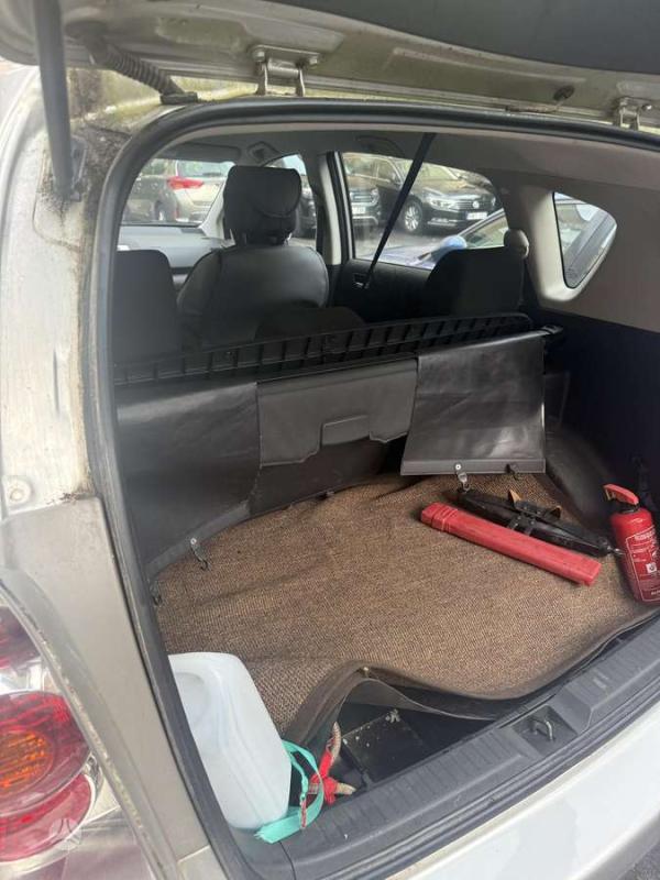 Pelēks Toyota Corolla Verso 2006 Viļņa, ar dzinēja tilpumu 2.23 L un nobraukumu 245 tūkst. km par 2300 €, foto 8 vietnē AUTOMOTO.COM.LV