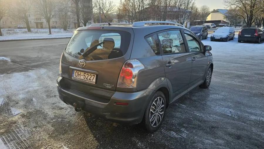 Grey Toyota Corolla Verso 2006 in Riga, with an engine capacity of 2.00 L and mileage of 442 thousand km for 1550 €, photo 6 on AUTOMOTO.COM.LV