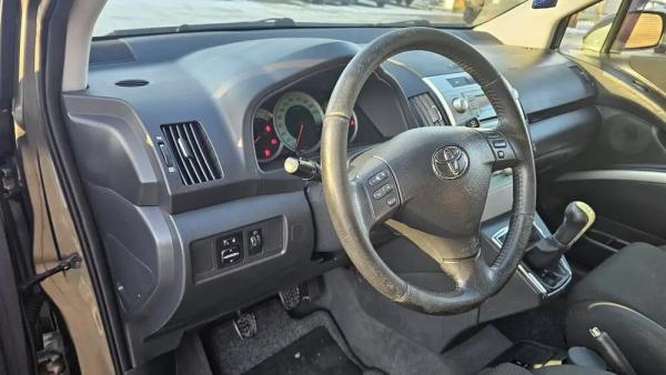 Pelēks Toyota Corolla Verso 2006 Rīga, ar dzinēja tilpumu 2.00 L un nobraukumu 442 tūkst. km par 1550 €, foto 10 vietnē AUTOMOTO.COM.LV