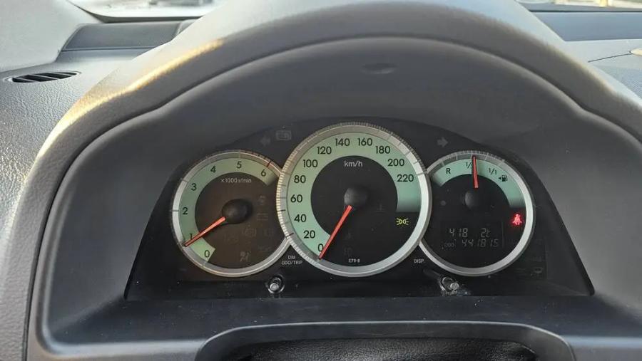 Grey Toyota Corolla Verso 2006 in Riga, with an engine capacity of 2.00 L and mileage of 442 thousand km for 1550 €, photo 20 on AUTOMOTO.COM.LV