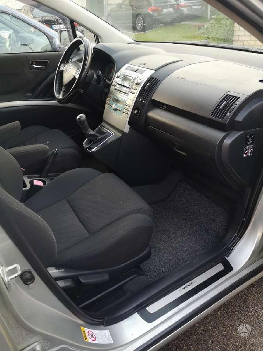 Pelēks Toyota Corolla Verso 2006 Joniškis, ar dzinēja tilpumu 2.23 L un nobraukumu 329 tūkst. km par 900 €, foto 5 vietnē AUTOMOTO.COM.LV