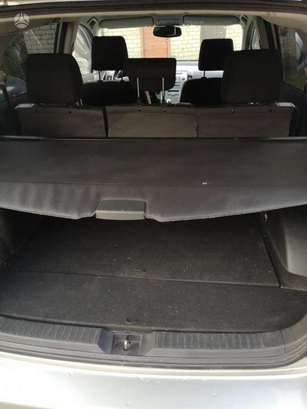 Grey Toyota Corolla Verso 2006 in Joniskis, with an engine capacity of 2.23 L and mileage of 329 thousand km for 900 €, photo 6 on AUTOMOTO.COM.LV