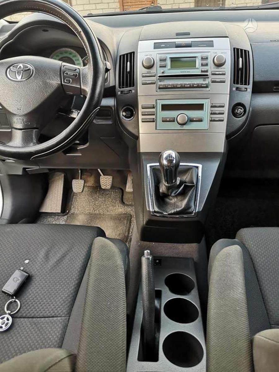 Pelēks Toyota Corolla Verso 2006 Joniškis, ar dzinēja tilpumu 2.23 L un nobraukumu 329 tūkst. km par 900 €, foto 9 vietnē AUTOMOTO.COM.LV