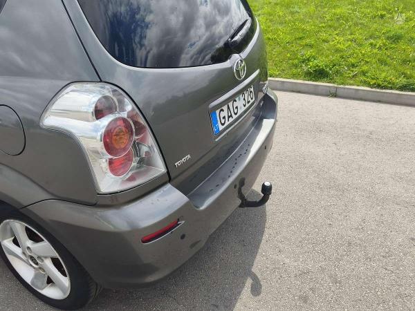 Pelēks Toyota Corolla Verso 2006 Panevēža, ar dzinēja tilpumu 2.23 L un nobraukumu 340 tūkst. km par 1600 €, foto 6 vietnē AUTOMOTO.COM.LV