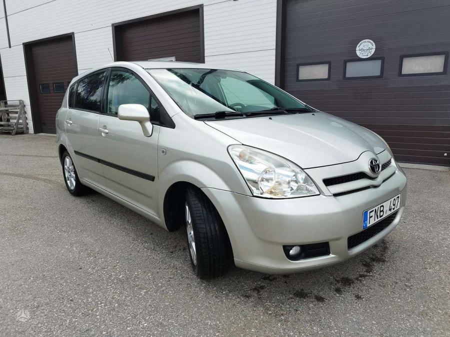 Pelēks Toyota Corolla Verso 2006 Utena, ar dzinēja tilpumu 2.23 L un nobraukumu 253 tūkst. km par 1850 €, foto 1 vietnē AUTOMOTO.COM.LV