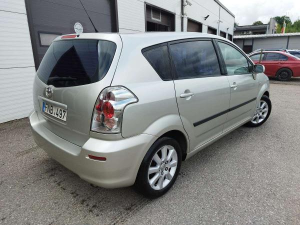 Pelēks Toyota Corolla Verso 2006 Utena, ar dzinēja tilpumu 2.23 L un nobraukumu 253 tūkst. km par 1850 €, foto 3 vietnē AUTOMOTO.COM.LV