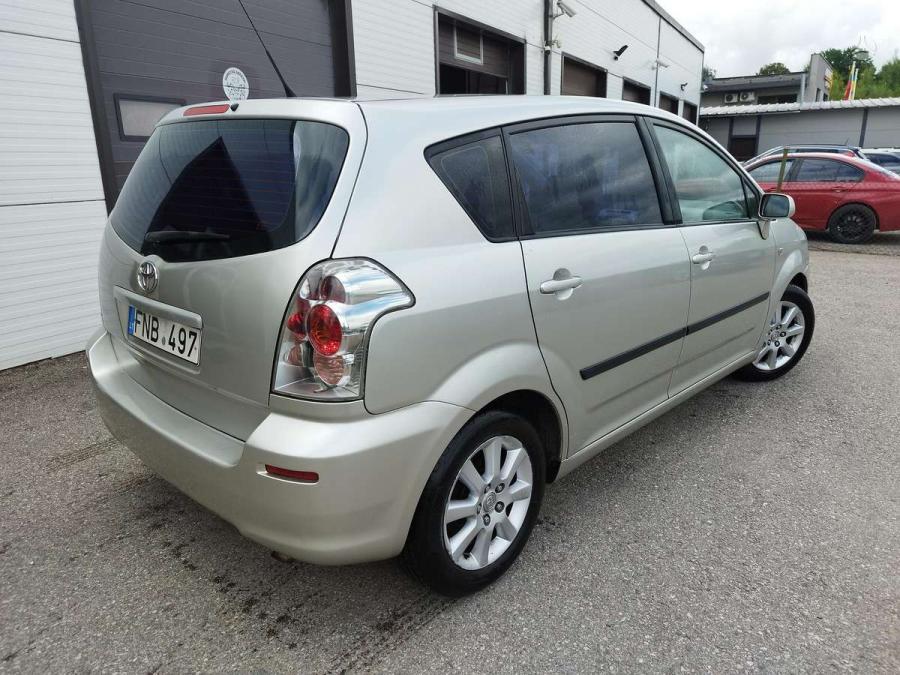 Pelēks Toyota Corolla Verso 2006 Utena, ar dzinēja tilpumu 2.23 L un nobraukumu 253 tūkst. km par 1850 €, foto 4 vietnē AUTOMOTO.COM.LV