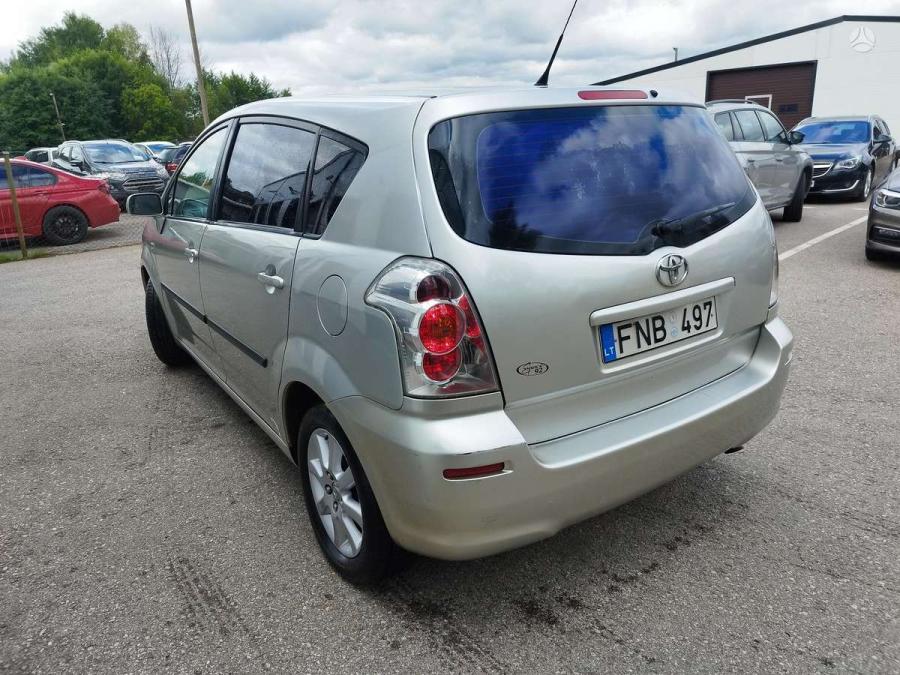 Pelēks Toyota Corolla Verso 2006 Utena, ar dzinēja tilpumu 2.23 L un nobraukumu 253 tūkst. km par 1850 €, foto 5 vietnē AUTOMOTO.COM.LV