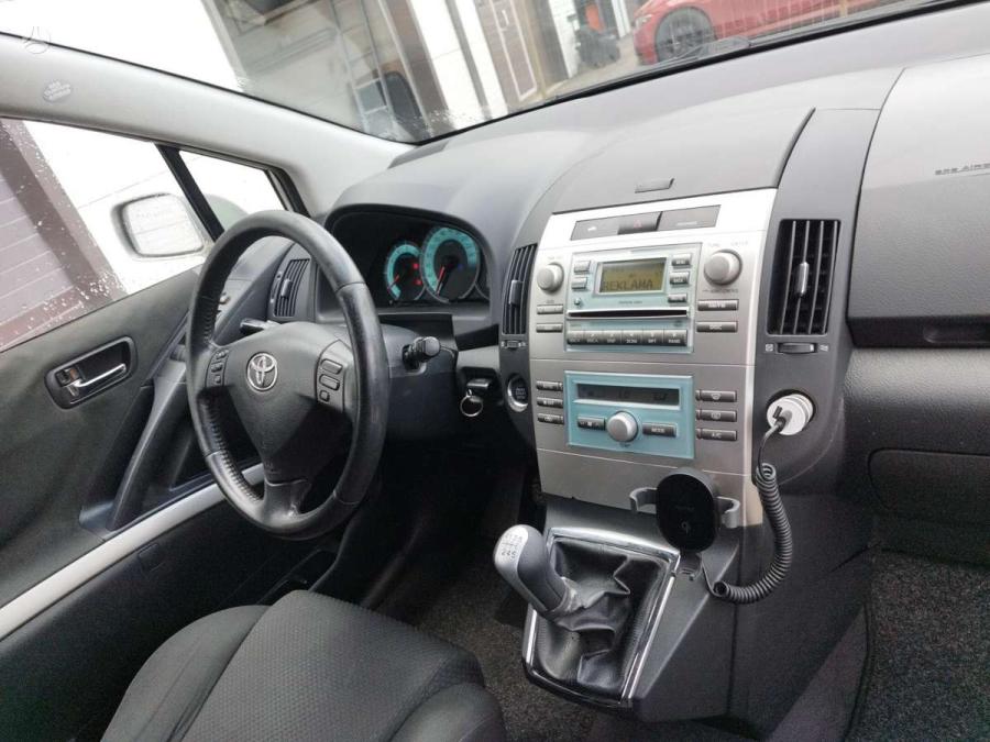 Pelēks Toyota Corolla Verso 2006 Utena, ar dzinēja tilpumu 2.23 L un nobraukumu 253 tūkst. km par 1850 €, foto 6 vietnē AUTOMOTO.COM.LV