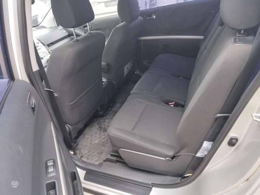 Pelēks Toyota Corolla Verso 2006 Utena, ar dzinēja tilpumu 2.23 L un nobraukumu 253 tūkst. km par 1850 €, foto 7 vietnē AUTOMOTO.COM.LV