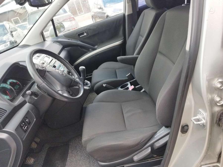 Pelēks Toyota Corolla Verso 2006 Utena, ar dzinēja tilpumu 2.23 L un nobraukumu 253 tūkst. km par 1850 €, foto 8 vietnē AUTOMOTO.COM.LV