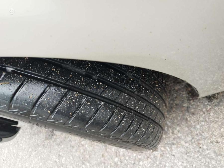 Pelēks Toyota Corolla Verso 2006 Utena, ar dzinēja tilpumu 2.23 L un nobraukumu 253 tūkst. km par 1850 €, foto 9 vietnē AUTOMOTO.COM.LV