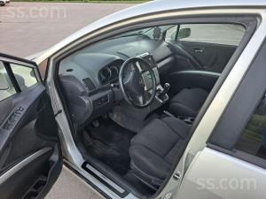 Pelēks Toyota Corolla Verso 2006 Dobele, ar dzinēja tilpumu 2.20 L un nobraukumu 292 tūkst. km par 1200 €, foto 3 vietnē AUTOMOTO.COM.LV