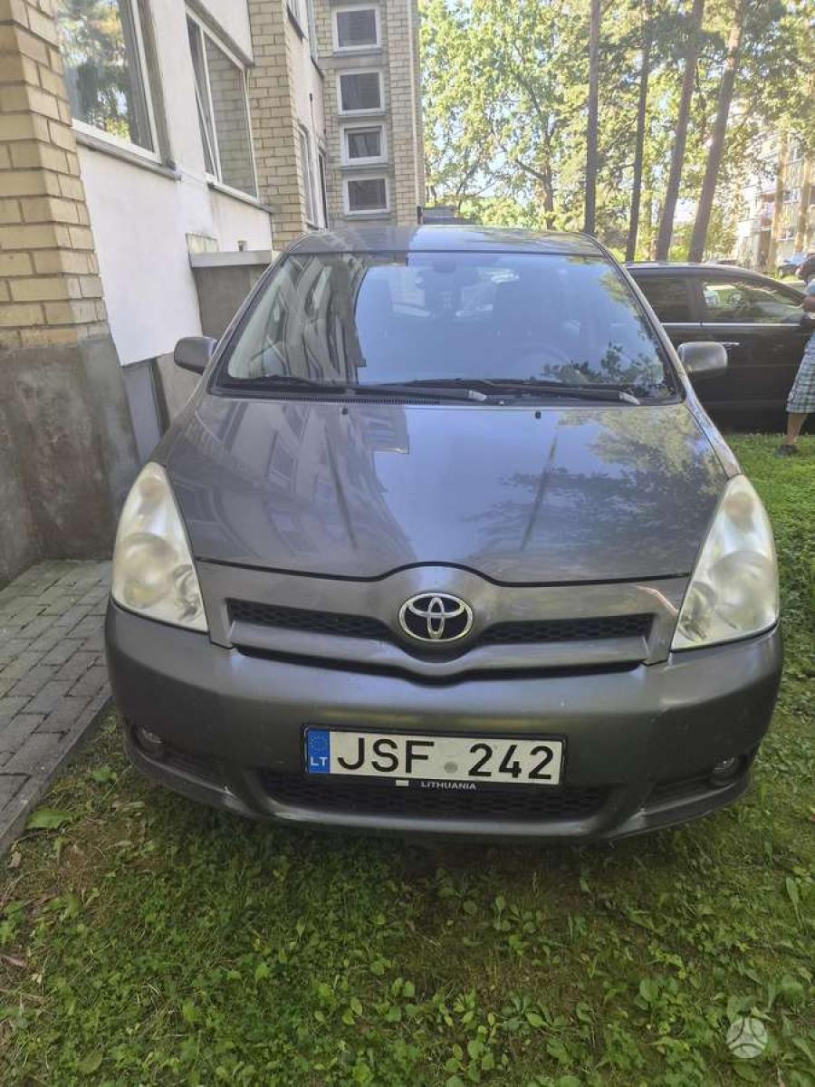 Pelēks Toyota Corolla Verso 2006 Viļņa, ar dzinēja tilpumu 2.23 L un nobraukumu 275 tūkst. km par 800 €, foto 4 vietnē AUTOMOTO.COM.LV