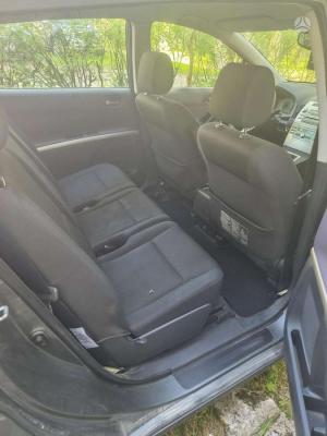 Pelēks Toyota Corolla Verso 2006 Viļņa, ar dzinēja tilpumu 2.23 L un nobraukumu 275 tūkst. km par 800 €, foto 7 vietnē AUTOMOTO.COM.LV
