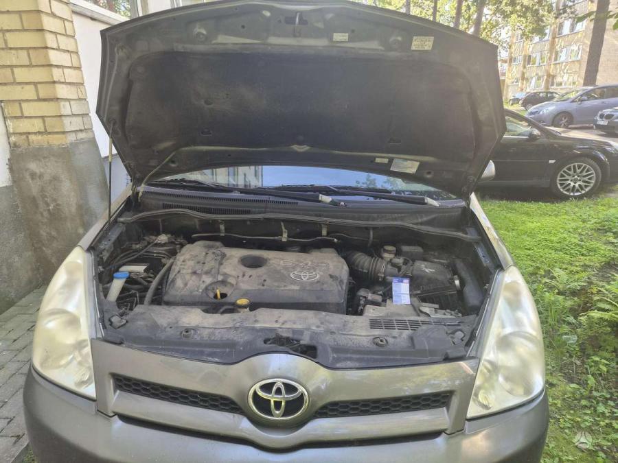 Pelēks Toyota Corolla Verso 2006 Viļņa, ar dzinēja tilpumu 2.23 L un nobraukumu 275 tūkst. km par 800 €, foto 10 vietnē AUTOMOTO.COM.LV