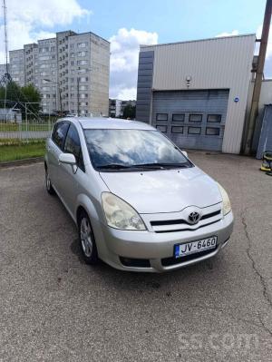 Grey Toyota Corolla Verso 2006 in Daugavpils, with an engine capacity of 2.20 L and mileage of 374 thousand km for 1550 €, photo  on AUTOMOTO.COM.LV