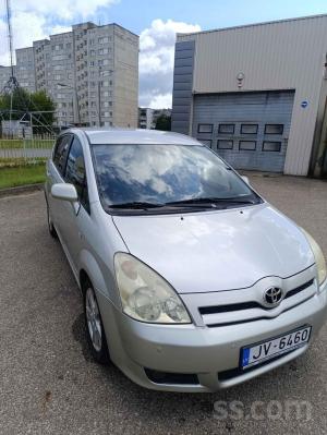 Grey Toyota Corolla Verso 2006 in Daugavpils, with an engine capacity of 2.20 L and mileage of 374 thousand km for 1550 €, photo 3 on AUTOMOTO.COM.LV
