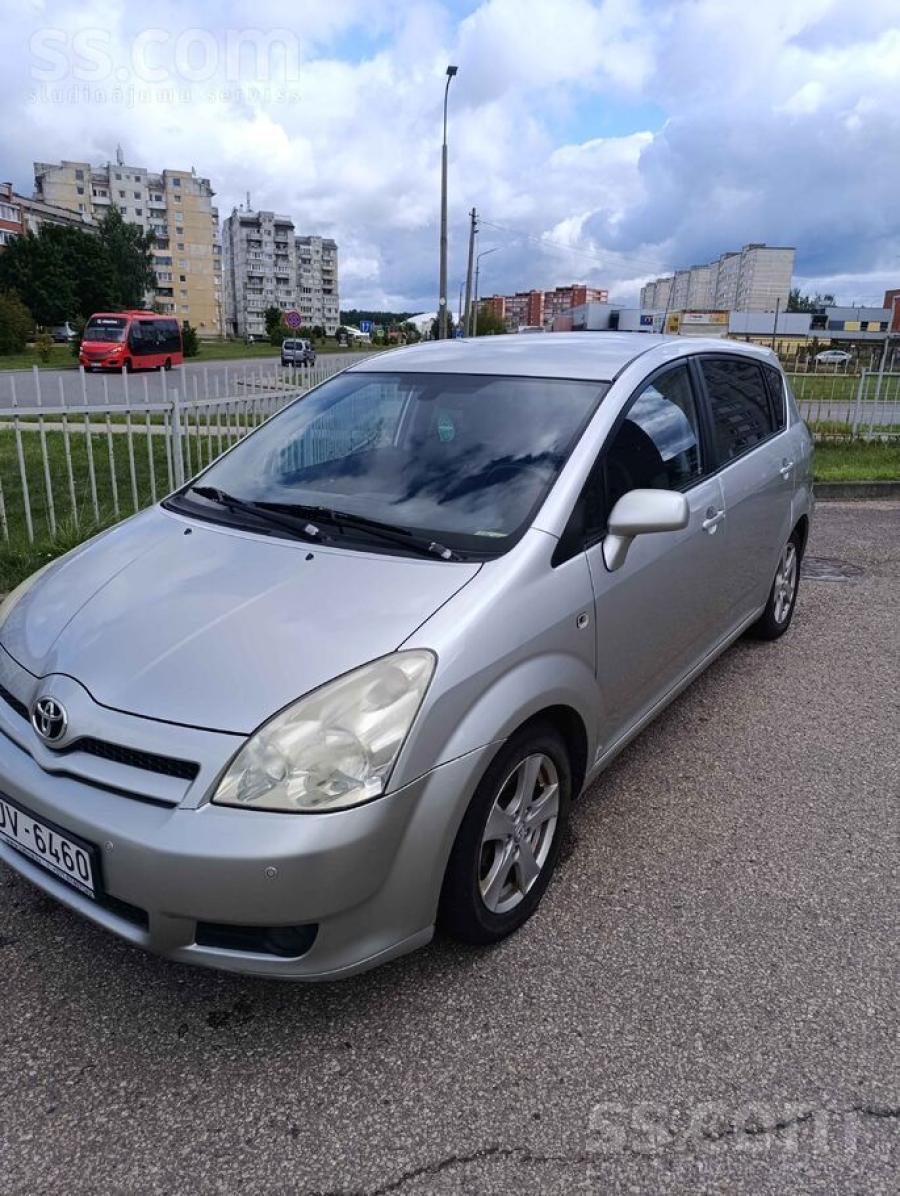 Grey Toyota Corolla Verso 2006 in Daugavpils, with an engine capacity of 2.20 L and mileage of 374 thousand km for 1550 €, photo 4 on AUTOMOTO.COM.LV