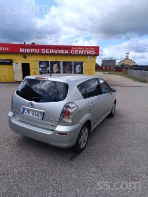 Grey Toyota Corolla Verso 2006 in Daugavpils, with an engine capacity of 2.20 L and mileage of 374 thousand km for 1550 €, photo 6 on AUTOMOTO.COM.LV