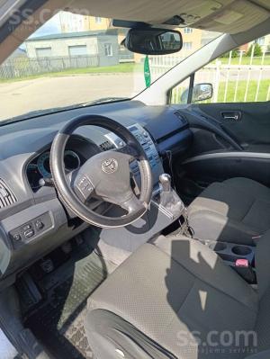 Grey Toyota Corolla Verso 2006 in Daugavpils, with an engine capacity of 2.20 L and mileage of 374 thousand km for 1550 €, photo 8 on AUTOMOTO.COM.LV