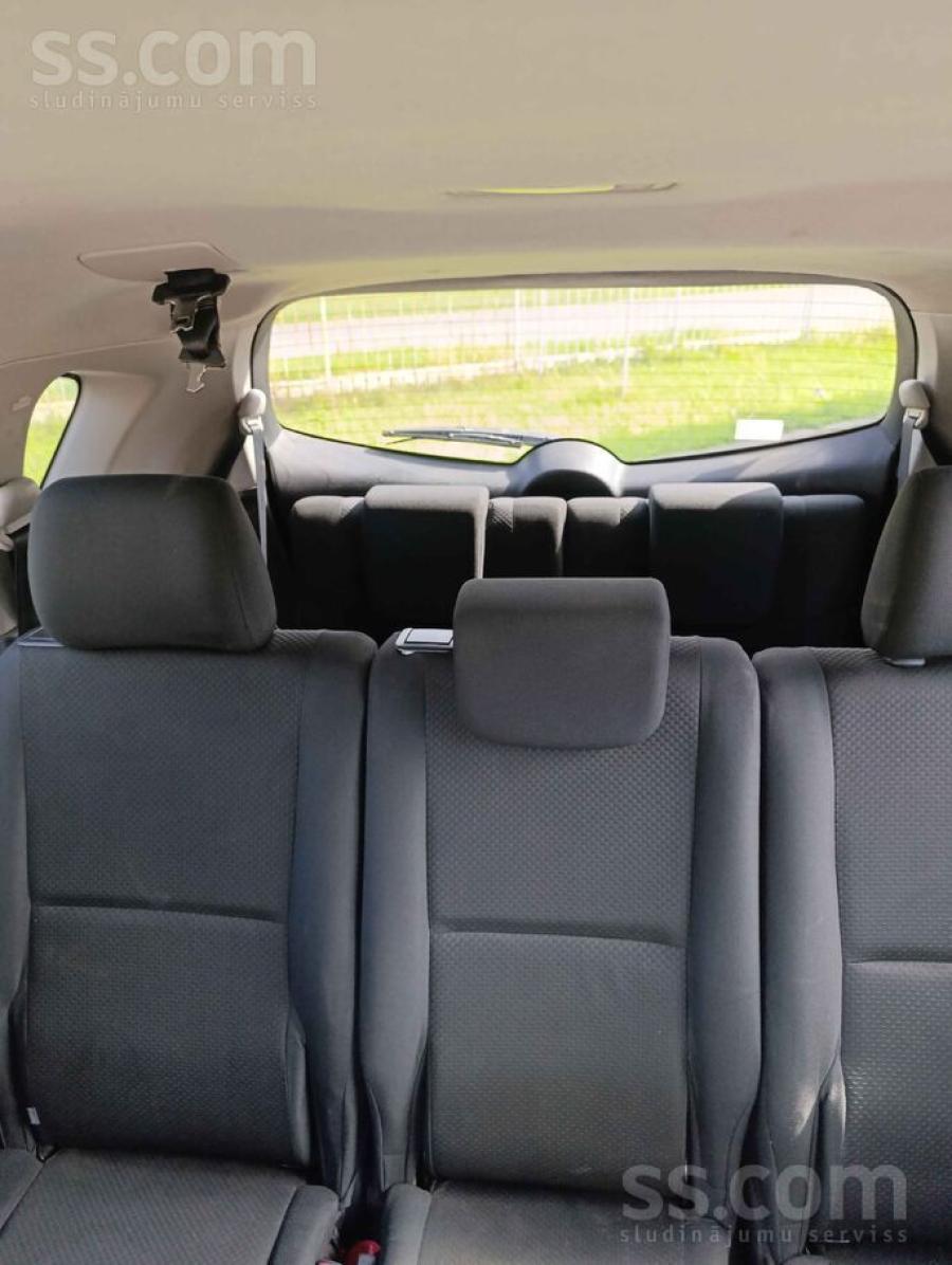 Grey Toyota Corolla Verso 2006 in Daugavpils, with an engine capacity of 2.20 L and mileage of 374 thousand km for 1550 €, photo 10 on AUTOMOTO.COM.LV