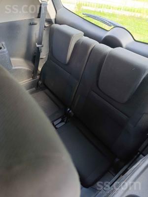 Grey Toyota Corolla Verso 2006 in Daugavpils, with an engine capacity of 2.20 L and mileage of 374 thousand km for 1550 €, photo 11 on AUTOMOTO.COM.LV