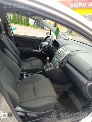 Grey Toyota Corolla Verso 2006 in Daugavpils, with an engine capacity of 2.20 L and mileage of 374 thousand km for 1550 €, photo 12 on AUTOMOTO.COM.LV
